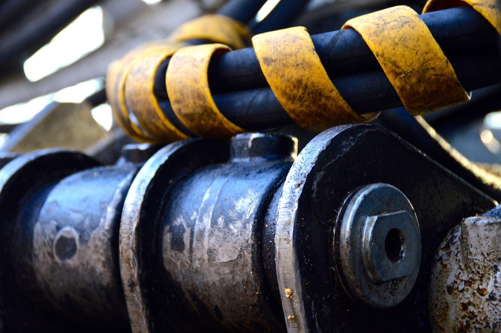 Hydraulic Hoses: Replace, Don’t Repair! | Power Drives Inc